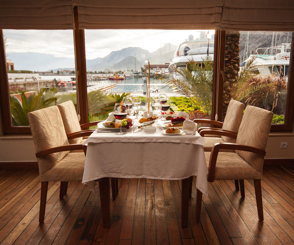 Los Mejores Materiales para Mesas de Restaurantes